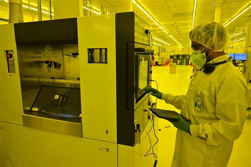 Intel马来西亚工厂游记：全球唯一综合基地！酷睿Ultra全力量产中_腾讯新闻