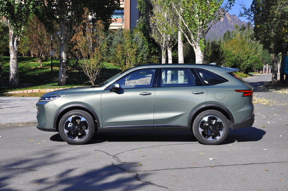 枭龙MAX燃油版？哈弗H6L实车到店，长至4米8，配2.0T+9DCT_腾讯新闻