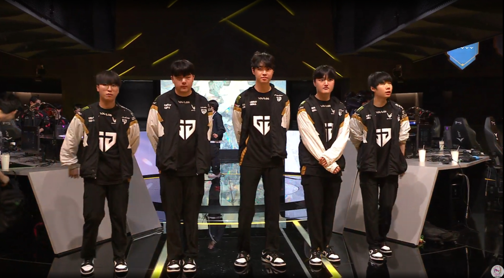 GenG真的打得过T1吗？六四开！更相信版本强的队伍_腾讯新闻