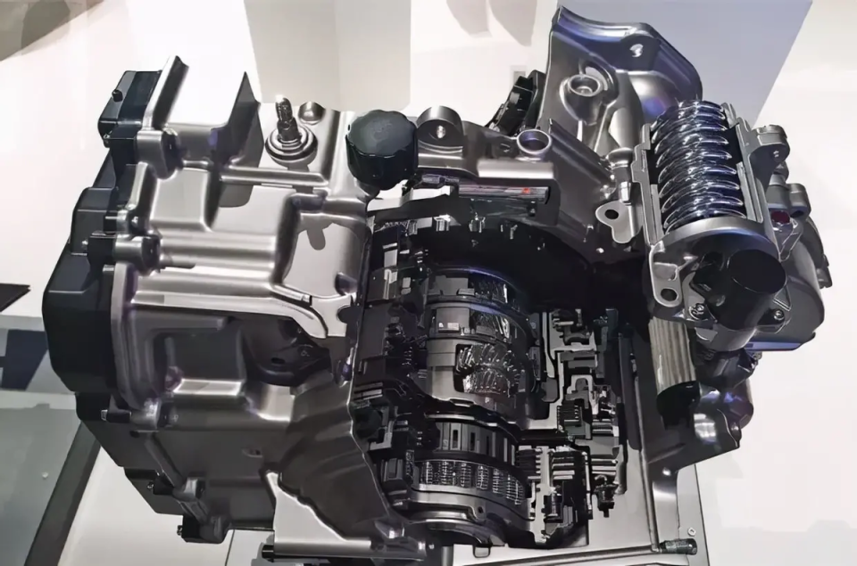 低价也换不来销量，别克旗舰轿车君越到底犯了哪些兵家大忌？_腾讯新闻