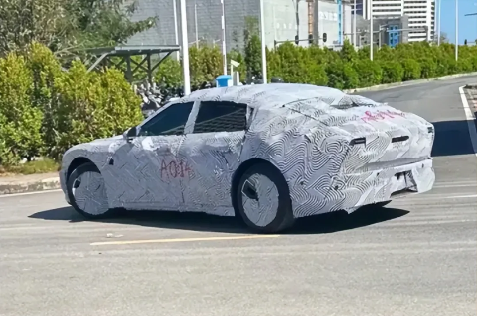 小鹏新车E29曝光，或为P7改款，支持城市NGP，能期待嘛？_腾讯新闻