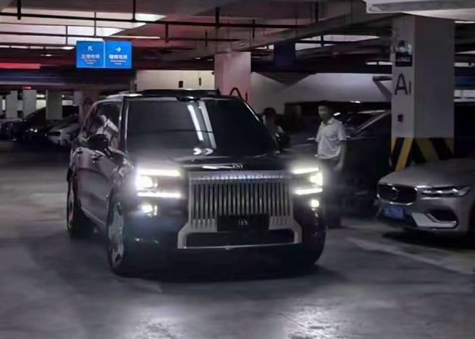 极氪9X实车现身，大过问界M9+天地门，配897马力+双腔空悬+CCD_腾讯新闻