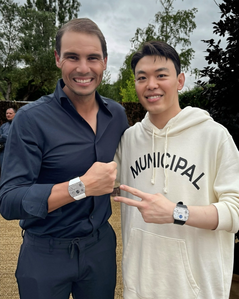 “专拍最贵百达翡丽”，34岁的Zach Lu是谁?_腾讯新闻