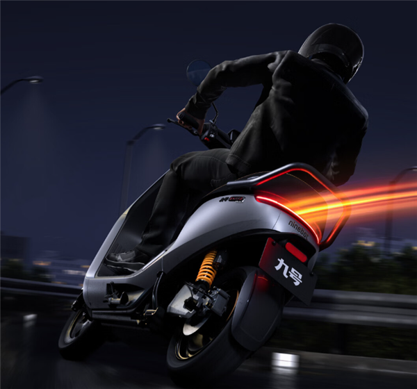 九号电动摩托车E300P MK2发布：零百加速5.9秒、最远跑135km_腾讯新闻
