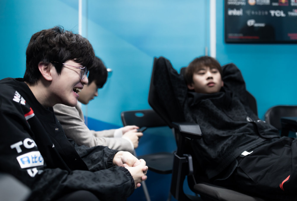 EDG常规赛第一出线稳了，FPX队史最差成绩，IG季后赛危