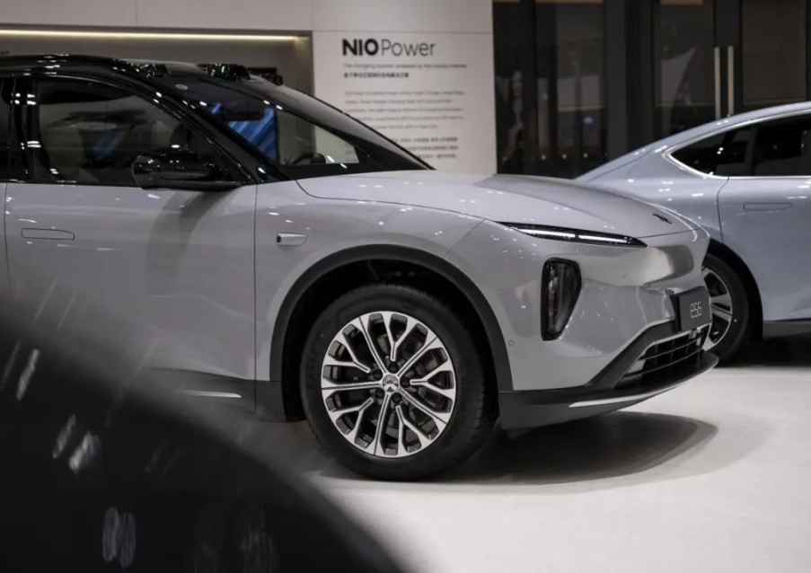 新车丨问界M8实车曝光，预计售价35万起，竞争理想L8_腾讯新闻