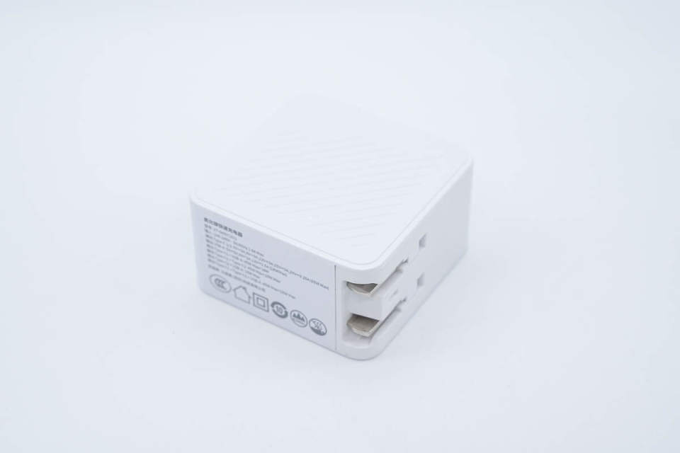 内置英集芯IP2726协议芯片，众森泰65W氮化镓充电器拆解_腾讯新闻