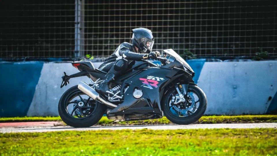 极致热爱真能造好车，张雪500RR珠海赛道实拍+详解，四缸仿赛操控堪比双缸_腾讯新闻