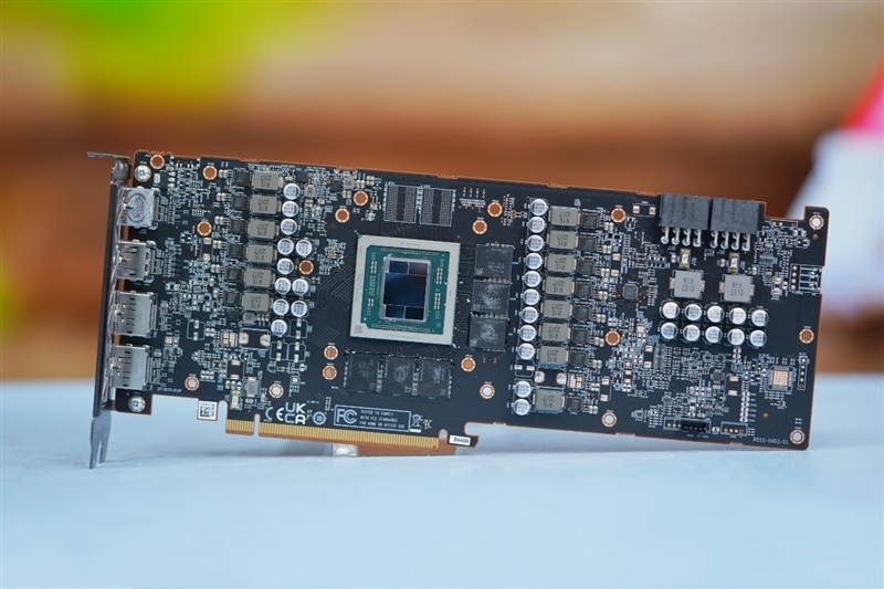 显存更大、性能更强、还便宜700元！AMD RX 7800XT & 7700 XT首发评测_腾讯新闻