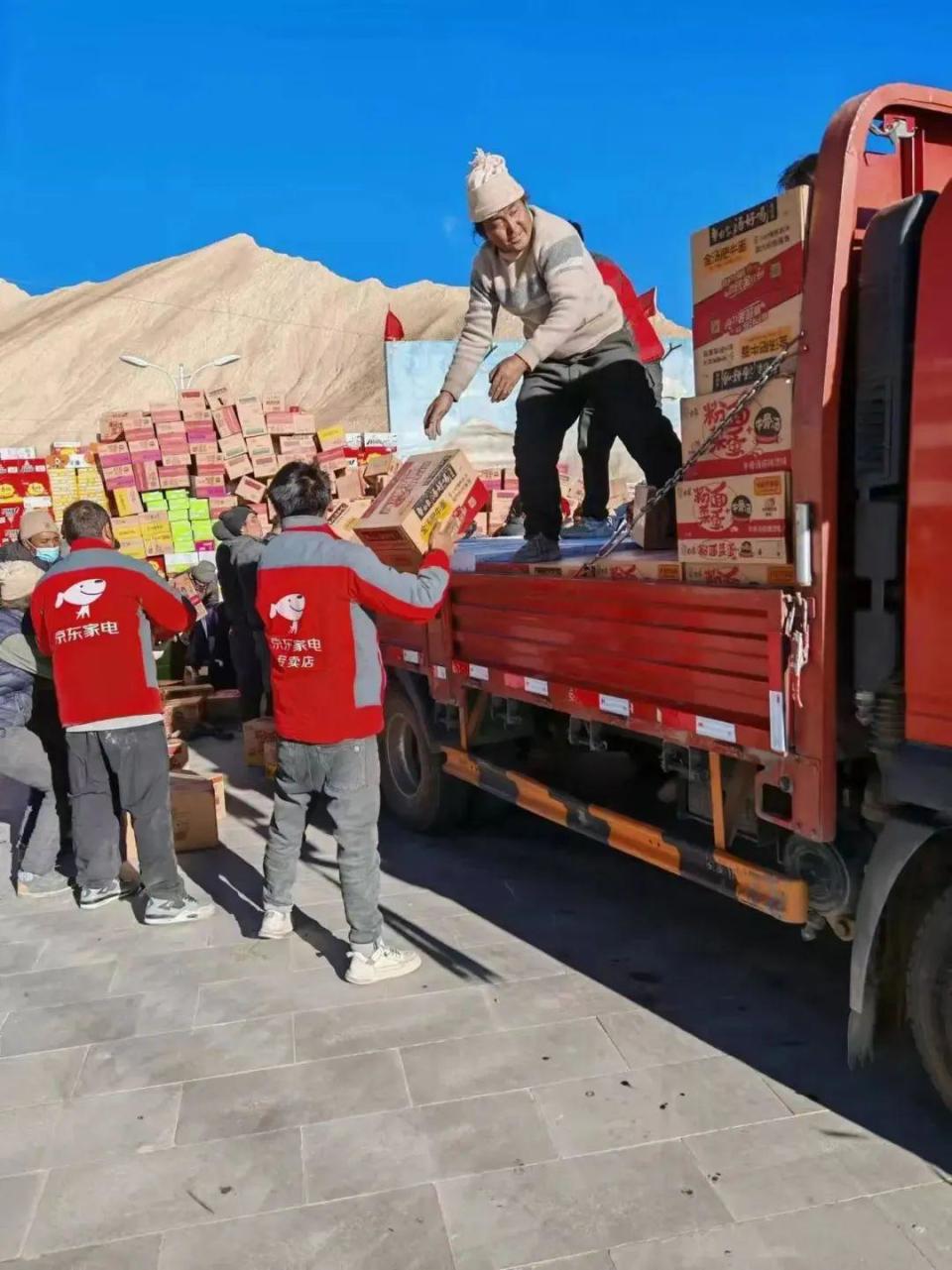 合众力、举万钧，爱暖定日——西藏自治区四川富顺商会全力支援地震灾区_腾讯新闻