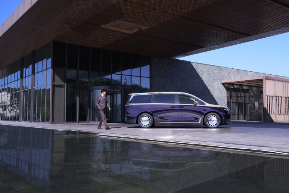 售价70.99万元“新时代旗舰四座MPV”岚图梦想家山河 很豪、很尊！_腾讯新闻