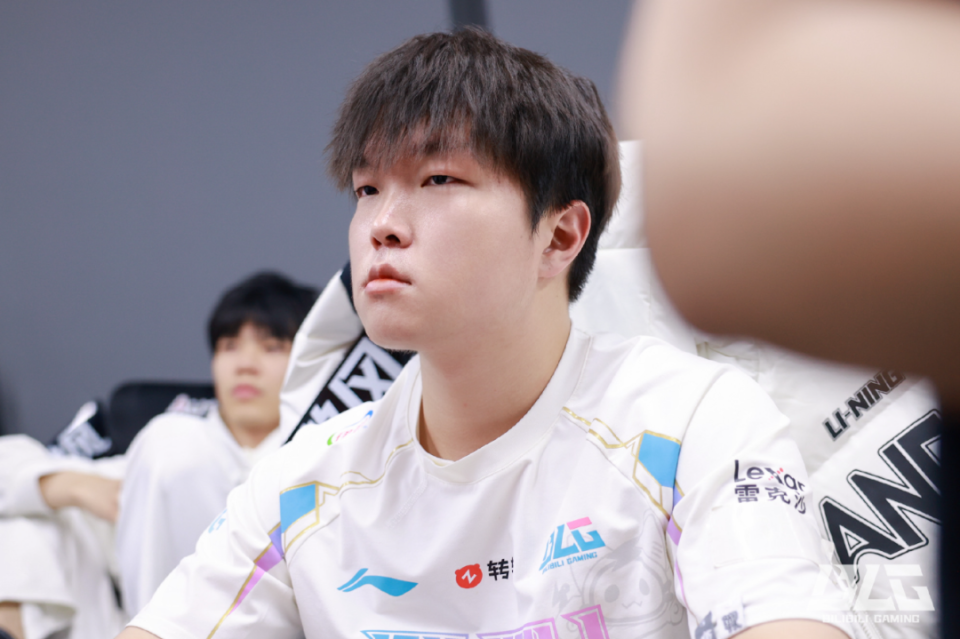 Bin再秀逆天言论，输比赛是因为Bug，请求拳头修复_腾讯新闻