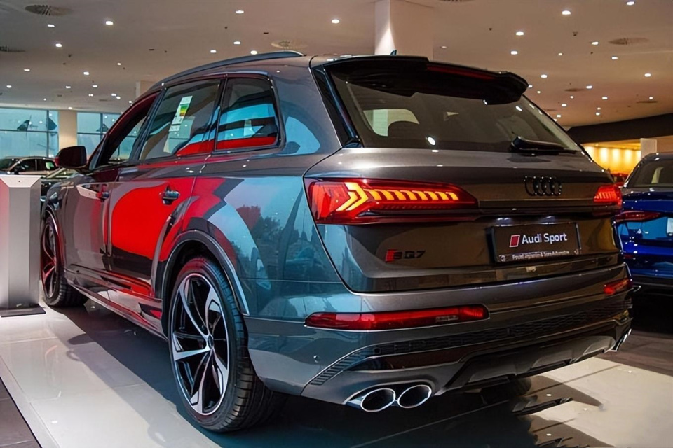 全国限量300台，新一代“奥迪SQ7”暗夜骑士进店，预售价116.98万_腾讯新闻