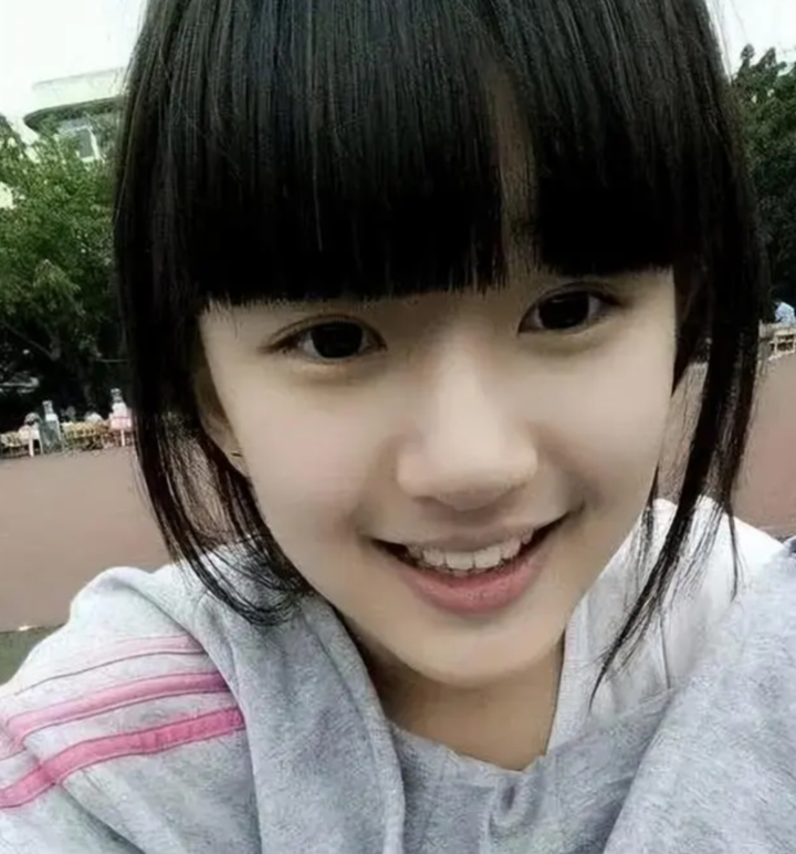 中学女生齐刷刷的“鲶鱼须”发型引热议，家长：看着都“戳”死了_腾讯新闻