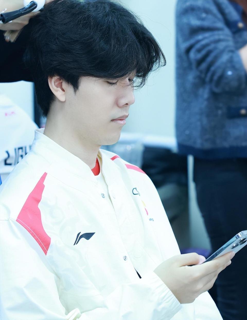 S13：国服玩家崩溃了，小虎刷新下限，Theshy天神下凡2.0逆天改命_腾讯新闻