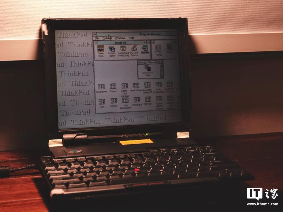 联想展示“AI 定制”1995 年经典款 ThinkPad 701C 蝴蝶机_腾讯新闻