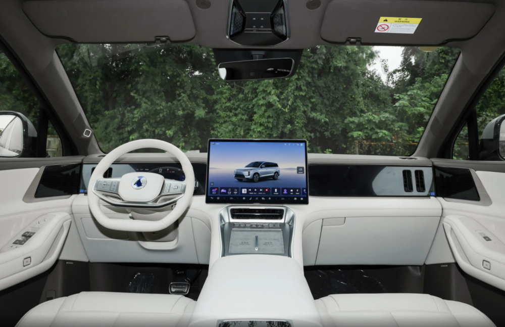 各卖各的？都是中大型SUV，腾势N8L只卖29.98万起_腾讯新闻