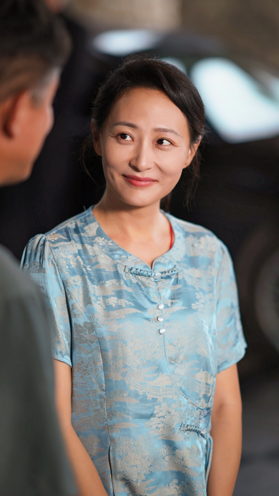 “90后”闯入老年短剧赛道，演员邬倩：十年配角，凭8天拍完的短剧爆火 腾讯新闻
