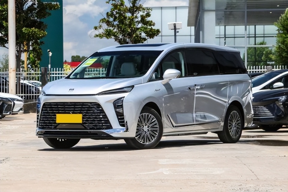 8月MPV销量榜完整版！传祺M8第五，别克GL8第八，冠军仅8千多辆_腾讯新闻