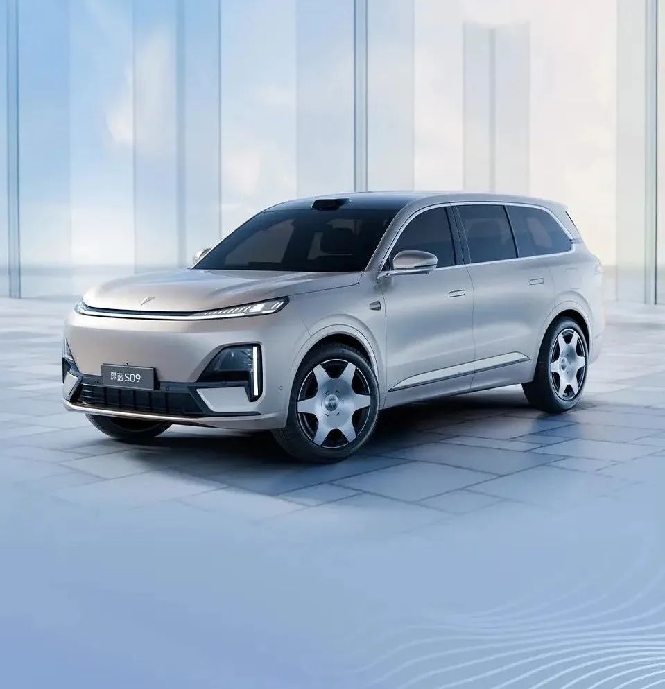 深蓝S09 vs 问界M8：这不是决战，而是顶峰相见的对决_腾讯新闻