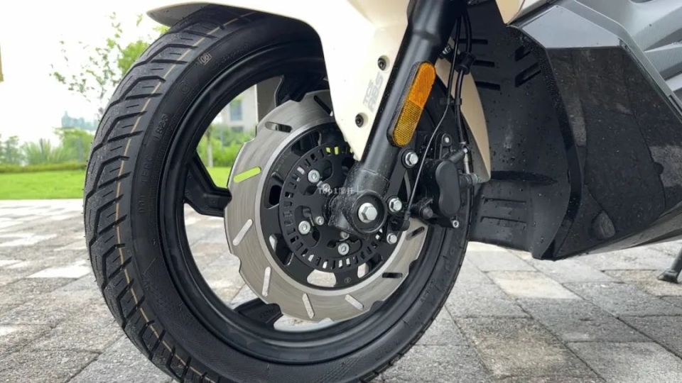 新车解读丨赛科龙RT150“焕芯”上市，售价12588元，到底改了哪里_腾讯新闻