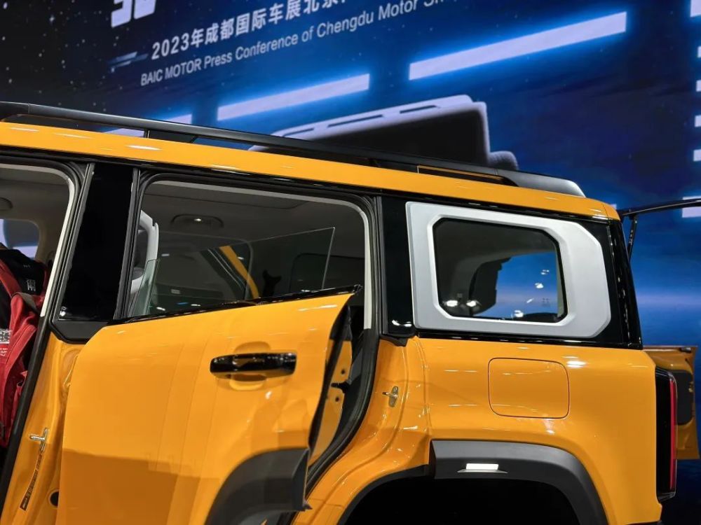 这是开窍了？全新北京BJ40硬派+科技，这你受得了吗？_腾讯新闻