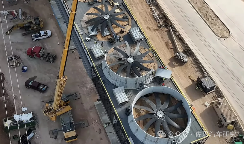 特斯拉升级AI芯片，AI5横空出世，HW4.0或已被放弃，算力无足轻重_腾讯新闻