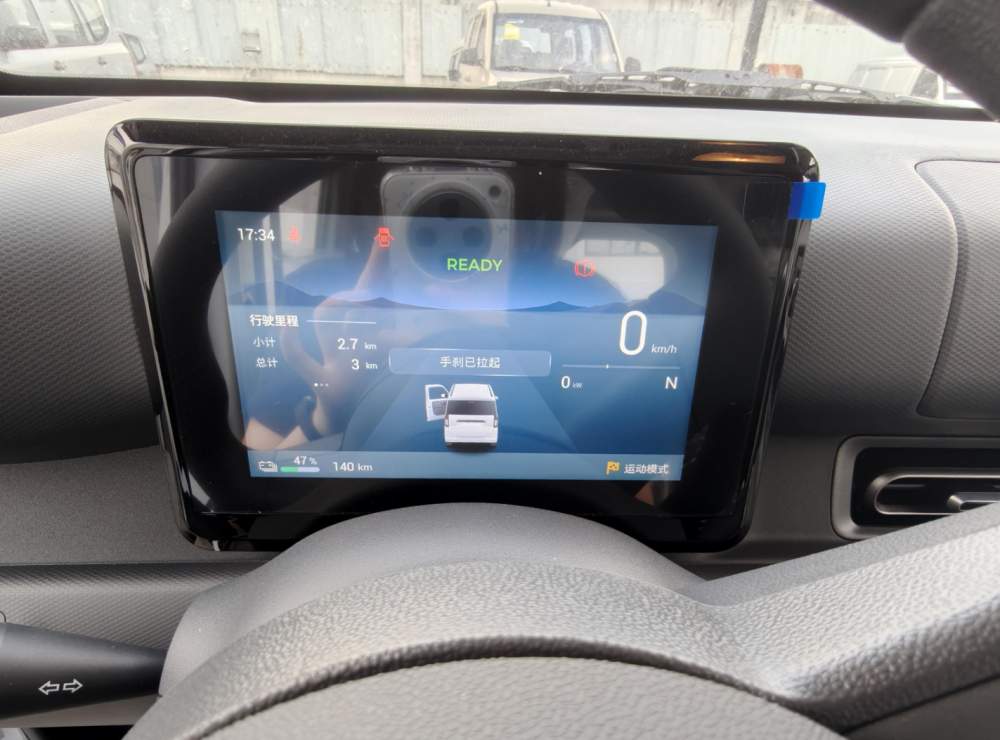 新款五菱之光EV实车到店，续航305km，增LED大灯+倒车影像_腾讯新闻