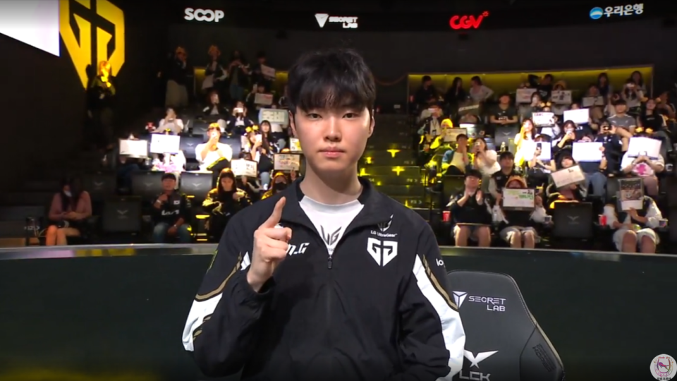 GenG达成18连胜！Chovy以11次MVP收官常规赛_腾讯新闻