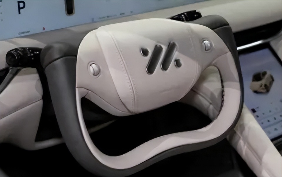 配固态电池，续航1000km！智己首款MPV车型曝光，能锁定爆款？_腾讯新闻