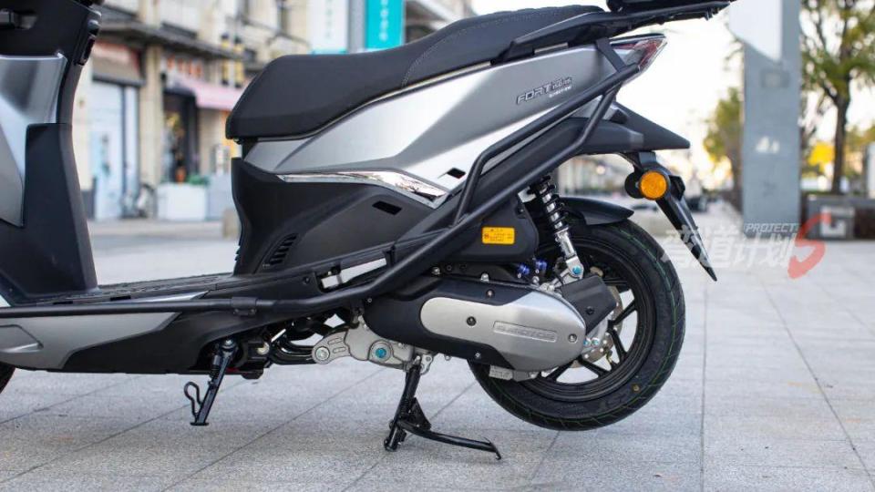 评测丨QJMOTOR鸿150RS【VS】铃木UY125_腾讯新闻