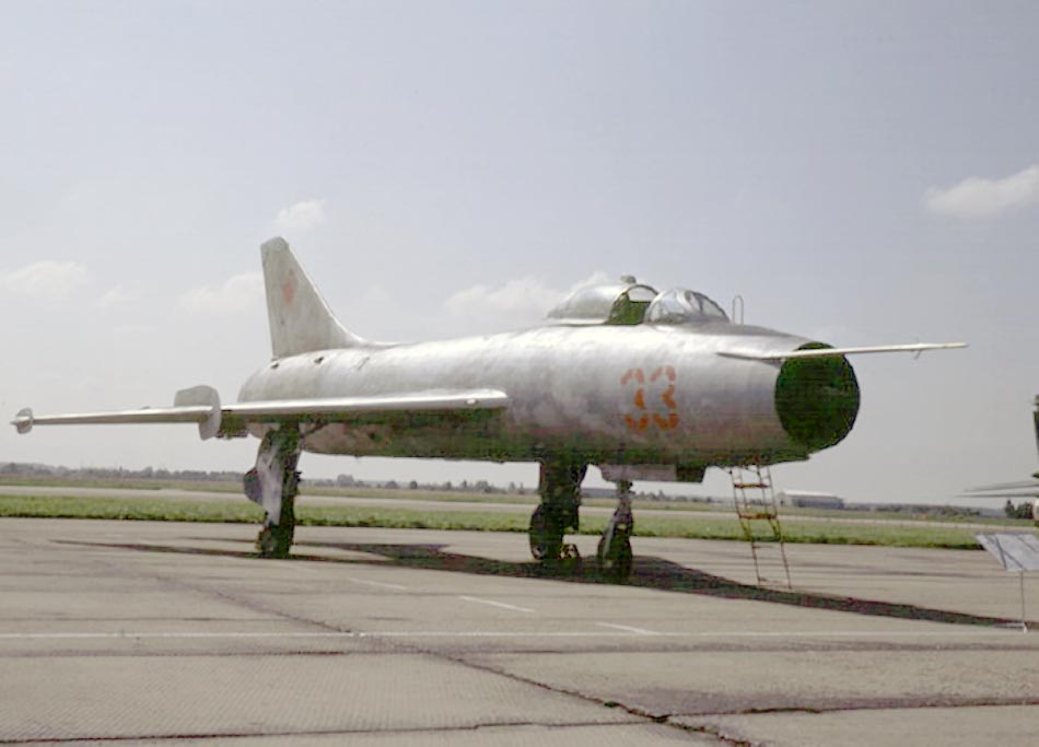 Su-17生产于50年代不太成功的战斗机如何在二十一世纪仍在服役？_腾讯新闻