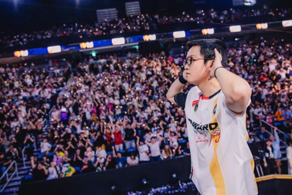 EDG问鼎无畏契约全球冠军，CN FPS翻过“大山”_腾讯新闻