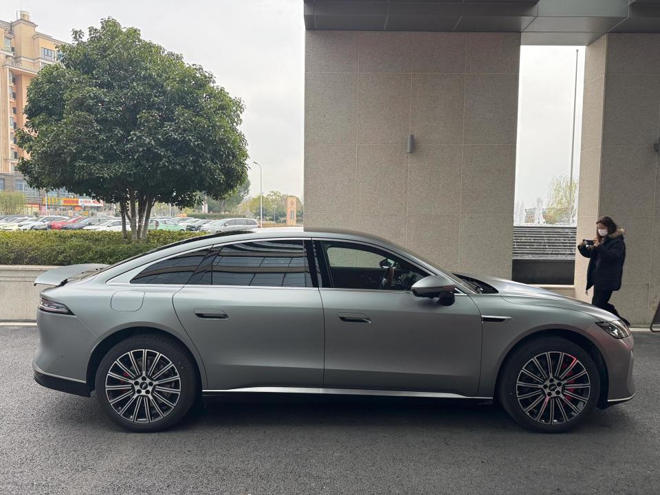 奇瑞风云A9现身街头，长超5米+猎鹰智驾，配639马力+续航超2000km_腾讯新闻