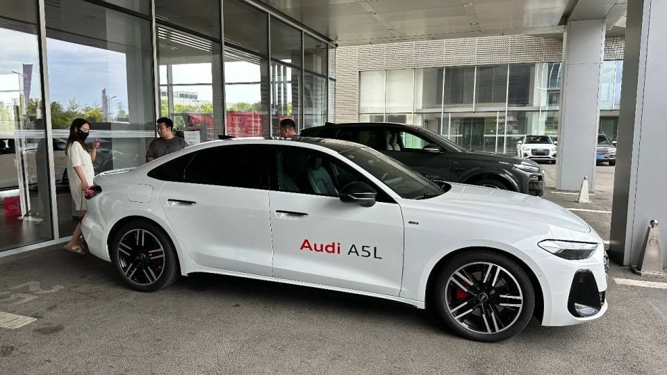 探店一汽奥迪A5L，中配优惠7000，A4L打65折杀到19万起_腾讯新闻