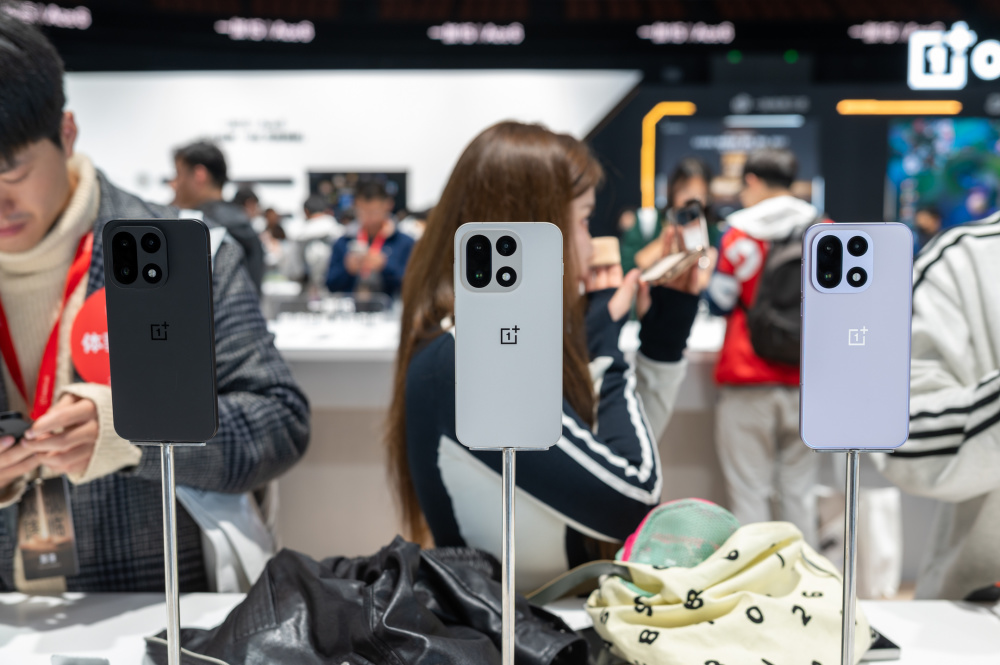 165Hz游戏时代来临，一加15与Ace6发布会现场上手速评_腾讯新闻