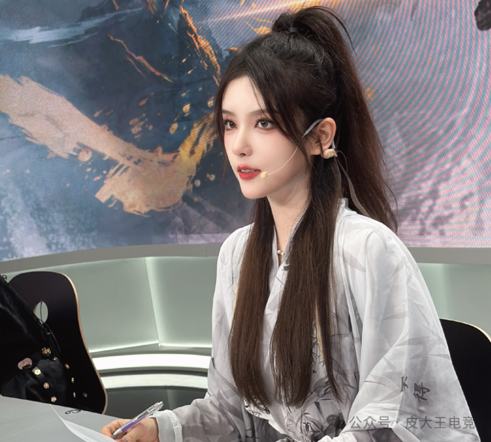 LPL解说考核惹争议，Rita解说实力遭到质疑，网友：可是她有流量_腾讯新闻