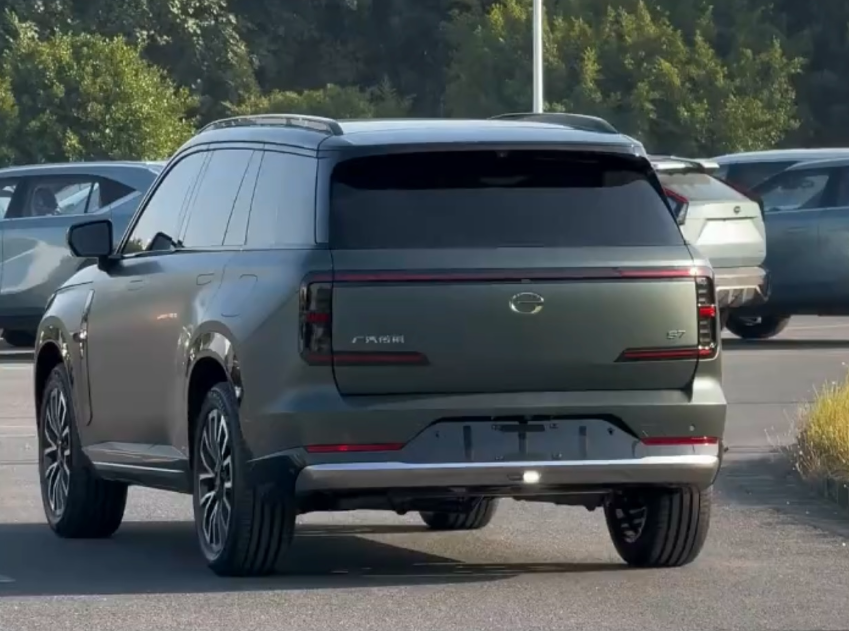 搭载8295芯片+高阶智驾，广汽传祺S7实车曝光，竞争问界M7_腾讯新闻