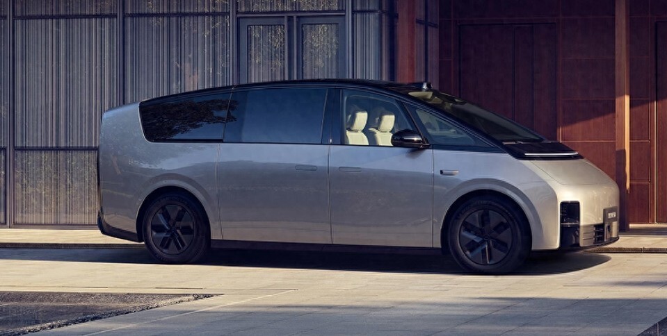 神似MEGA，理想首款纯电SUV i6长这样！_腾讯新闻