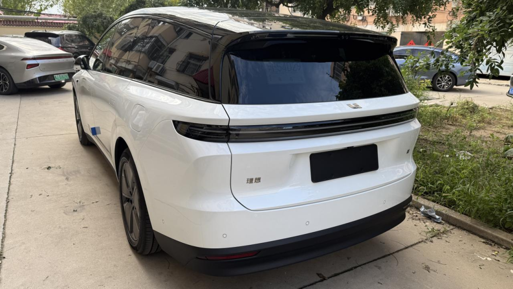 理想i8车主：实测5C超充桩10分钟补能500公里，体验感超过换电_腾讯新闻