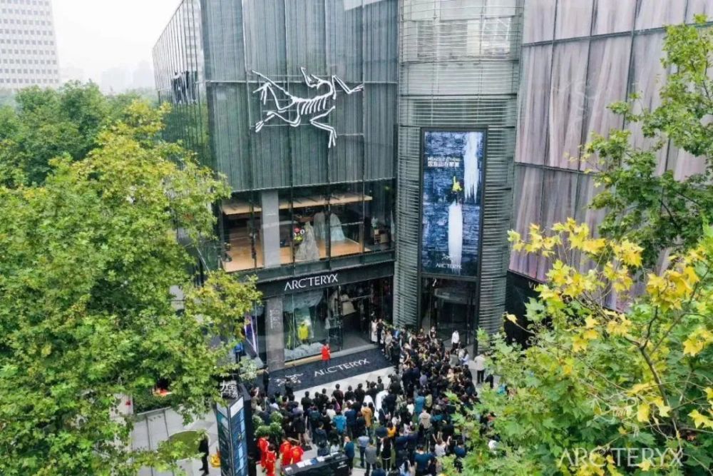 始祖鸟即将开出日本最大旗舰店，同时带来全球首家咖啡店BETA CAFE_腾讯新闻