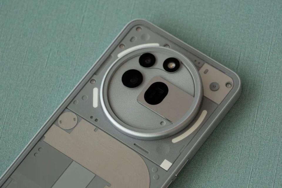 Nothing Phone (3a) Pro首测：这可能是最有趣的AI手机_腾讯新闻