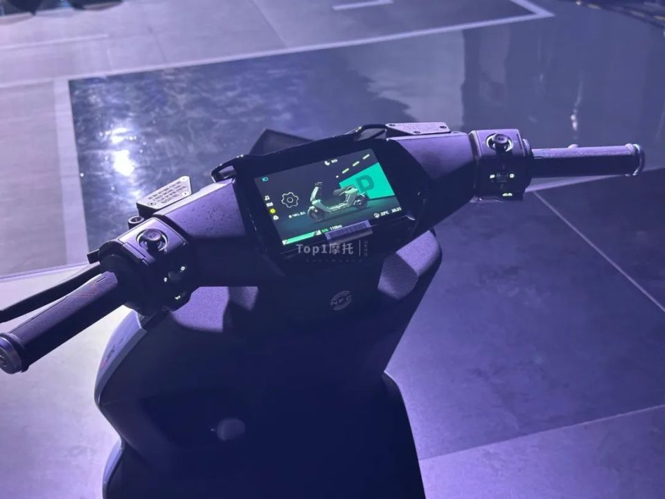 极核AE7、EZ4、AE8S+定制版同场上市，售价3780元起_腾讯新闻