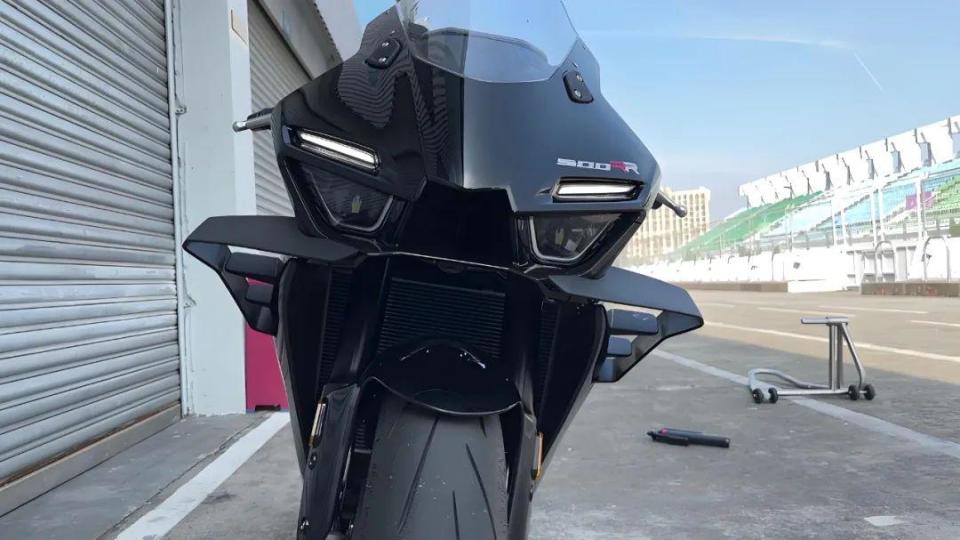 极致热爱真能造好车，张雪500RR珠海赛道实拍+详解，四缸仿赛操控堪比双缸_腾讯新闻