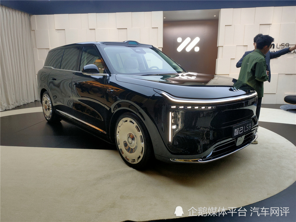 全面用力打磨豪华，智己LS9远超30万级的想象_腾讯新闻