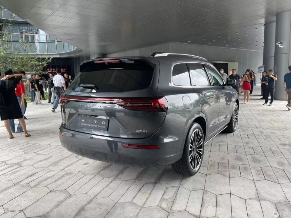 24.98万起的问界新M7：ADS2.0还有大5座，能否遥遥领先？_腾讯新闻