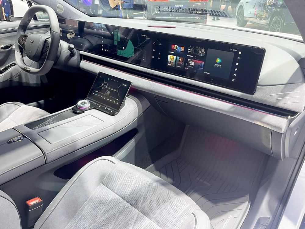 2023成都车展：3.8s破百、730km续航，实拍岚图追光_腾讯新闻