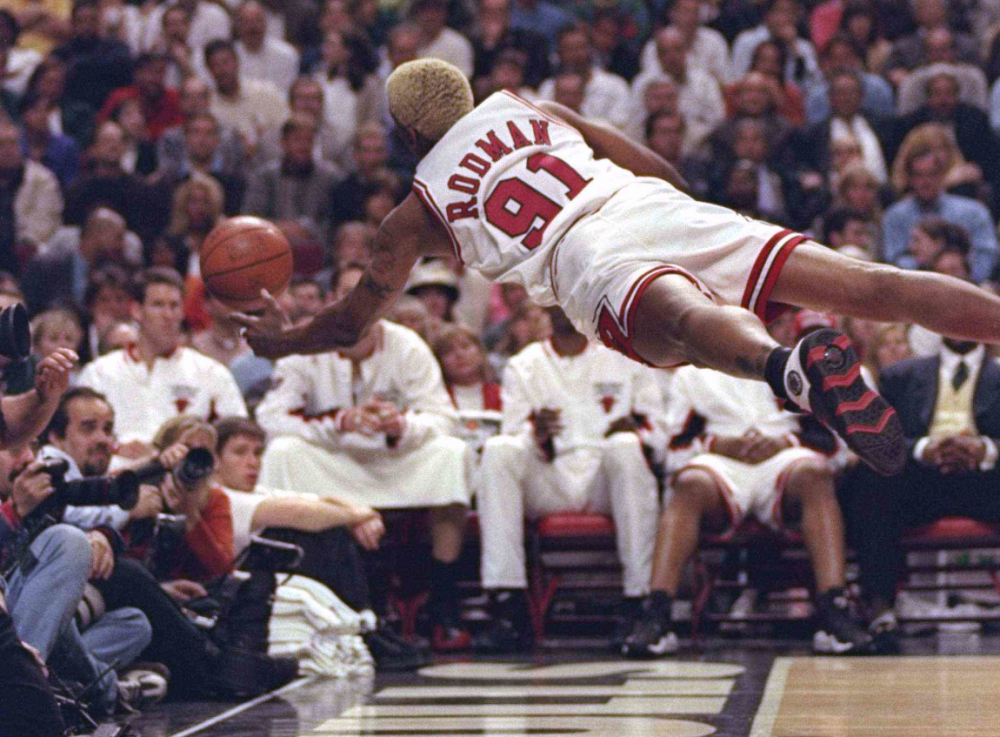 NBA人物志：罗德曼，篮板王的职业生涯高光时刻_腾讯新闻