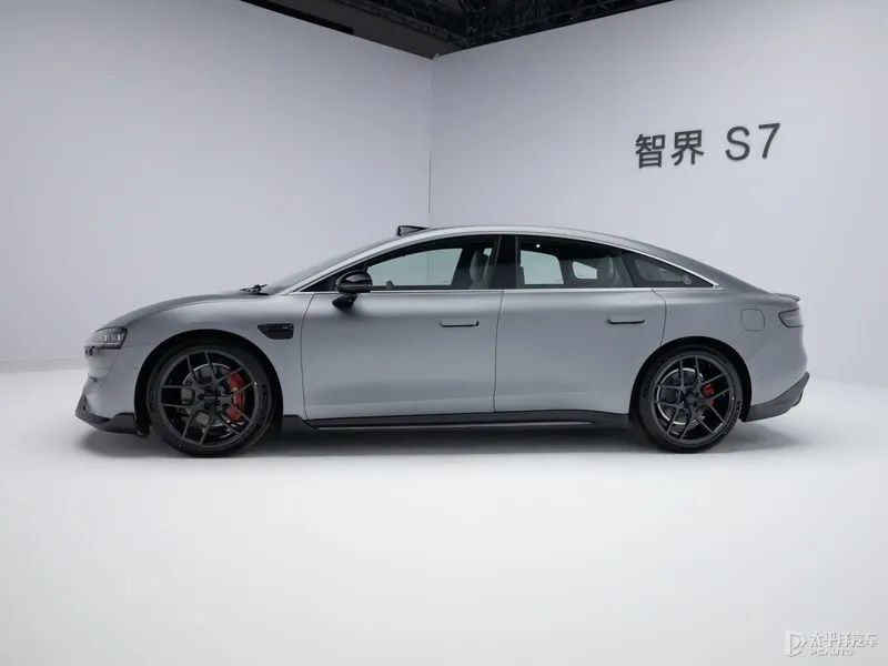 24.98万！新款智界S7上市！入门705km续航，其他款降2万…小米SU7都不香了？_腾讯新闻