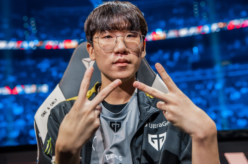 Uzi亲自选历史第一AD，不是Uzi不是Gumayusi而是他！Bang老婆不满吐槽_腾讯新闻